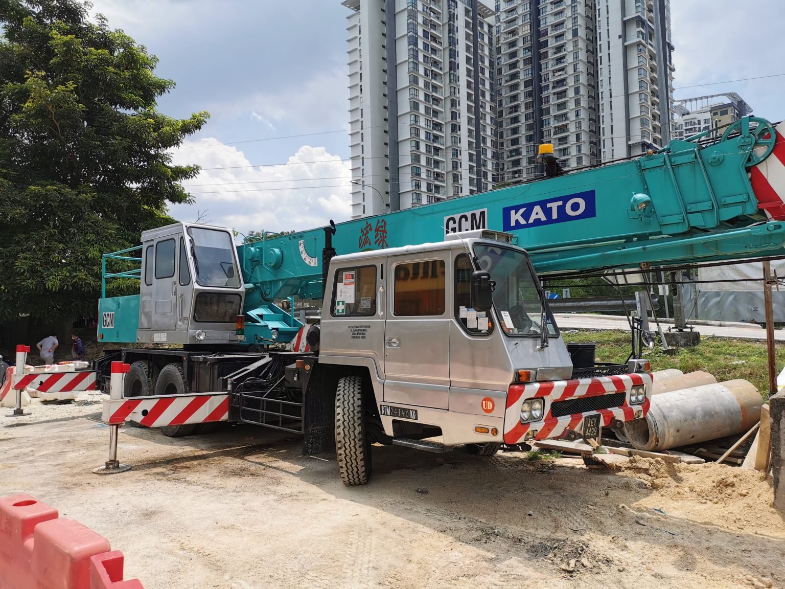 20-Ton Kato Mobile Crane - Star Macs Smart Rental