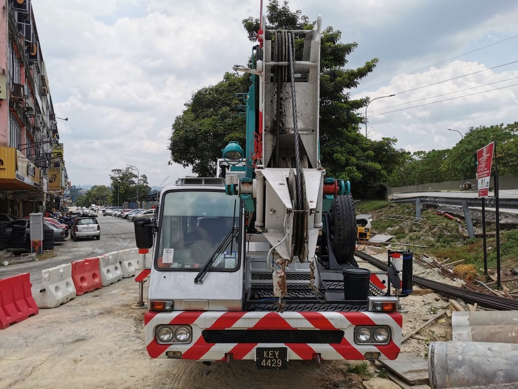 20-Ton Kato Mobile Crane - Star Macs Smart Rental
